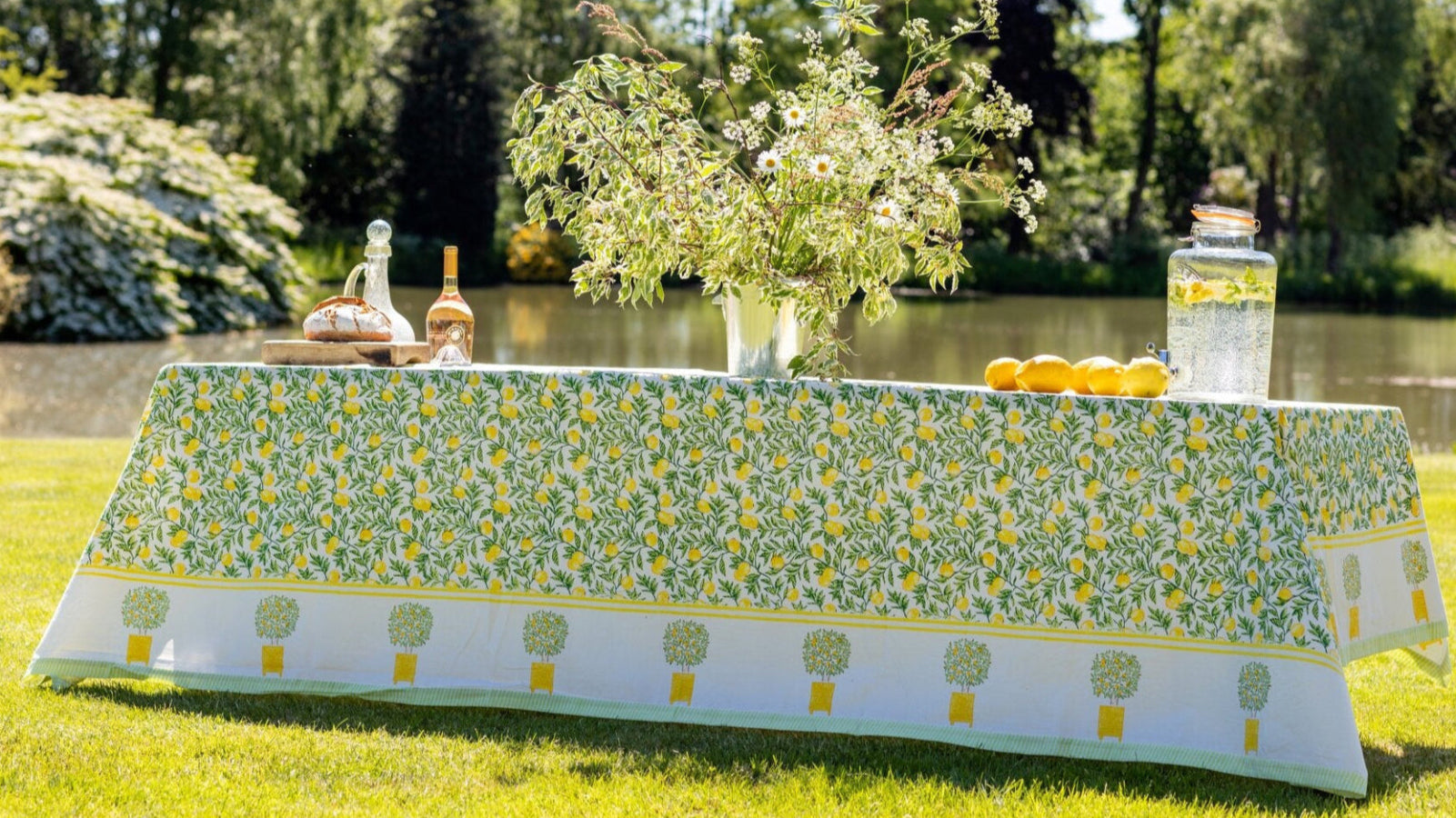Amalfi Lemon Tree Tablecloth – Velvet Victoria Home